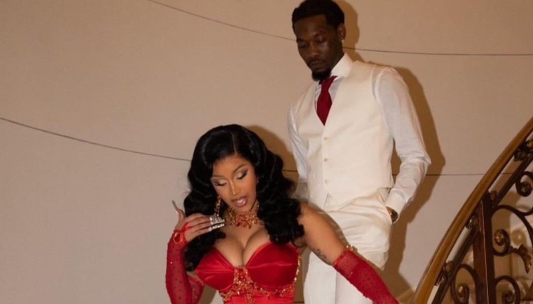 Fans Speculate That Cardi B Cheated On Offset With NFL Star Stefon ... Fans Speculate That Cardi B Cheated On Offset With NFL Star Stefon ...