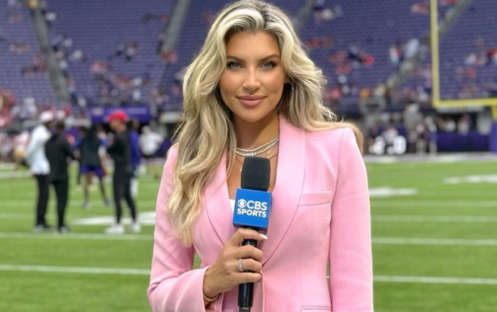 Fans Go Wild Over CBS Sideline Reporter Melanie Collins’ Stunning Week ...