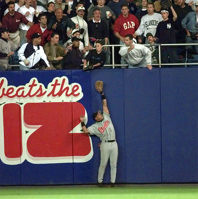 A Dodgers Fan Starts a Controversy After Making an Amazing Catch of a ...