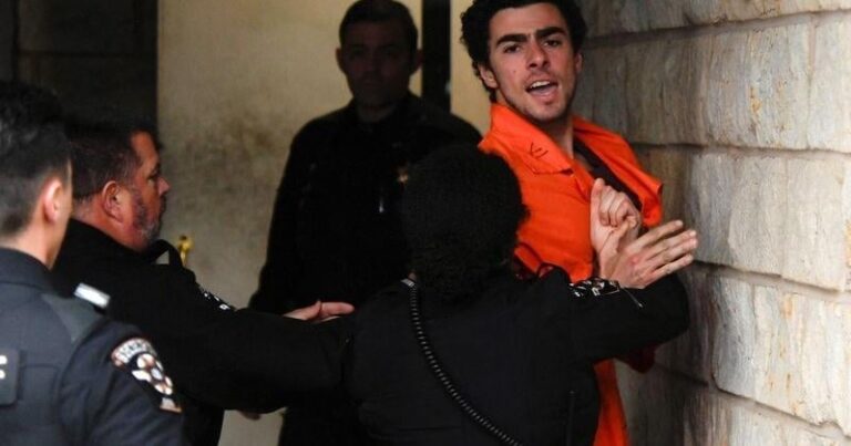 As Police Drag Luigi Mangione Into a Courtroom, He Yells 5-Words to ...