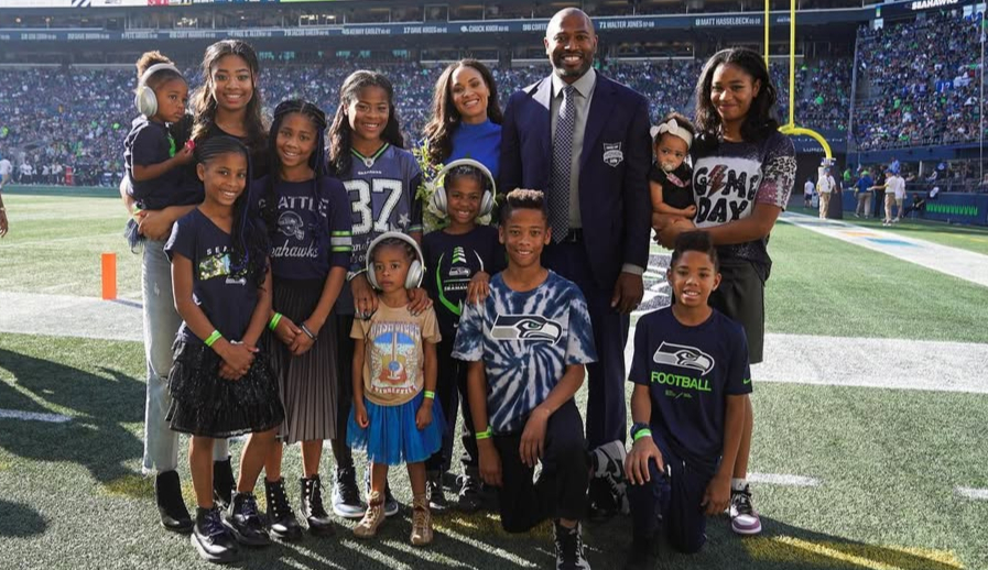 Former NFL Star Shaun Alexander And Wife Valerie Are Expecting Their 14th Child - Page 2 of 2 ...