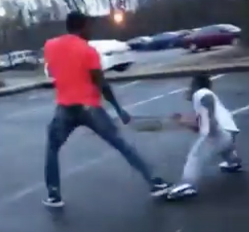 Little Person Shows Off Mayweather Type Skills in Parking Lot Fight ...