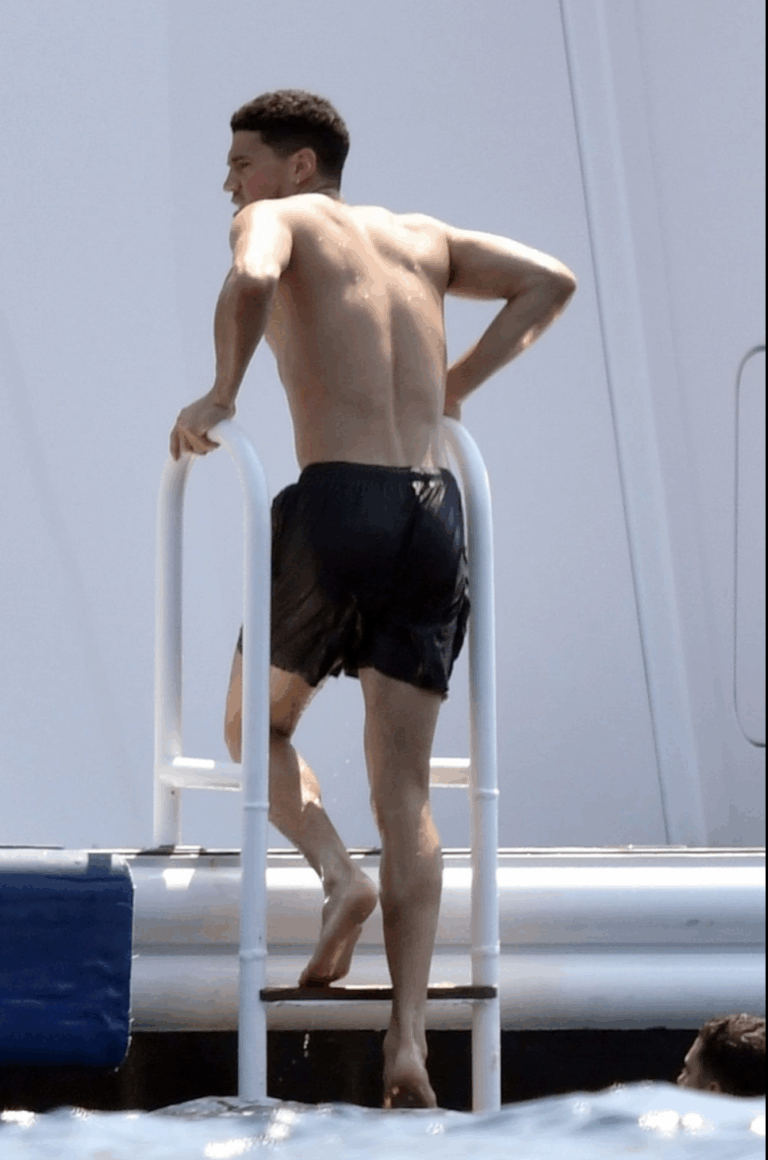 Devin Booker Enjoying The Sights On A Yacht In Italy With Girlfriend ...