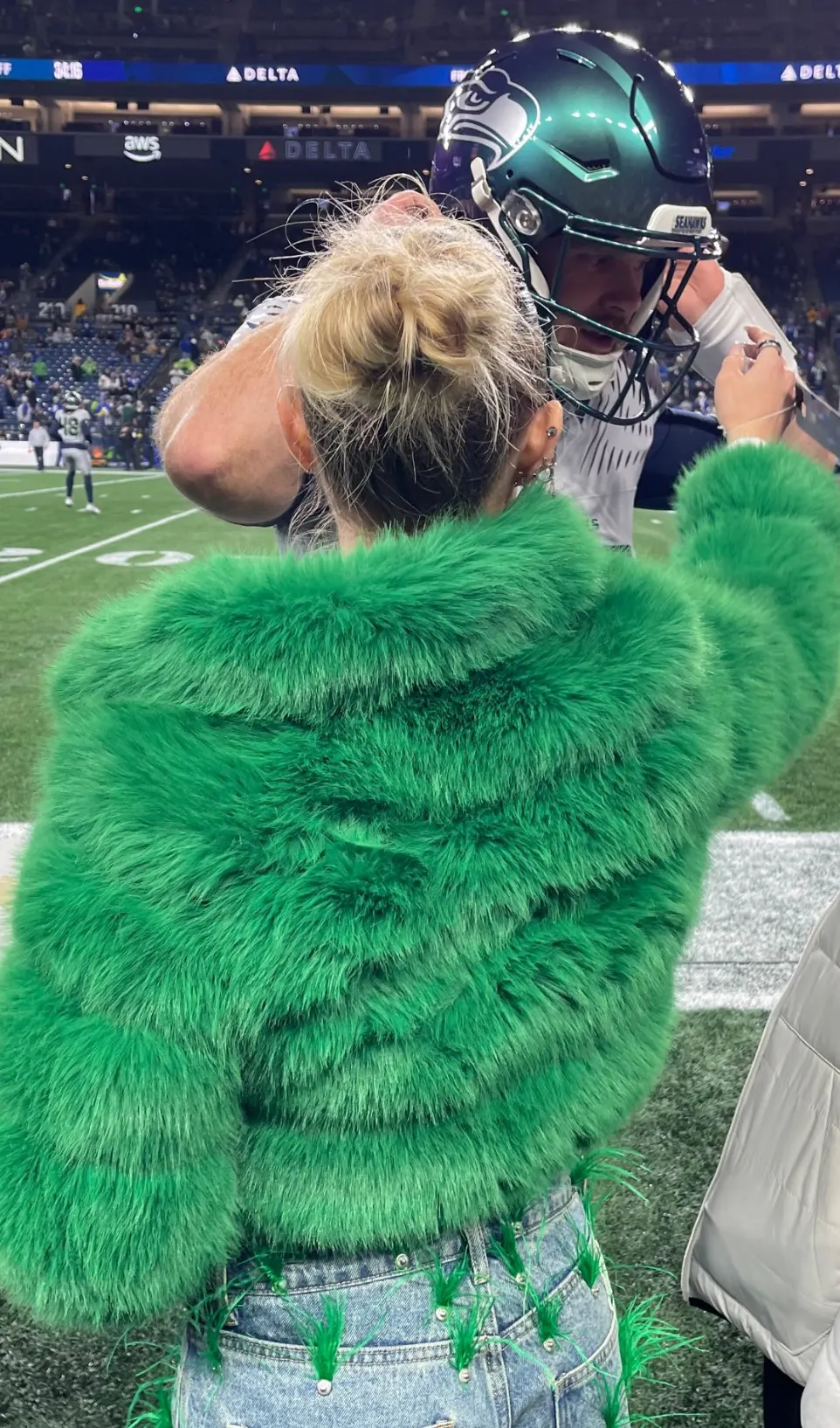 Katie, Sam Darnold’s Fiancée, Looks Amazing in a Special Seahawks Grinch Outfit - BlackSportsOnline