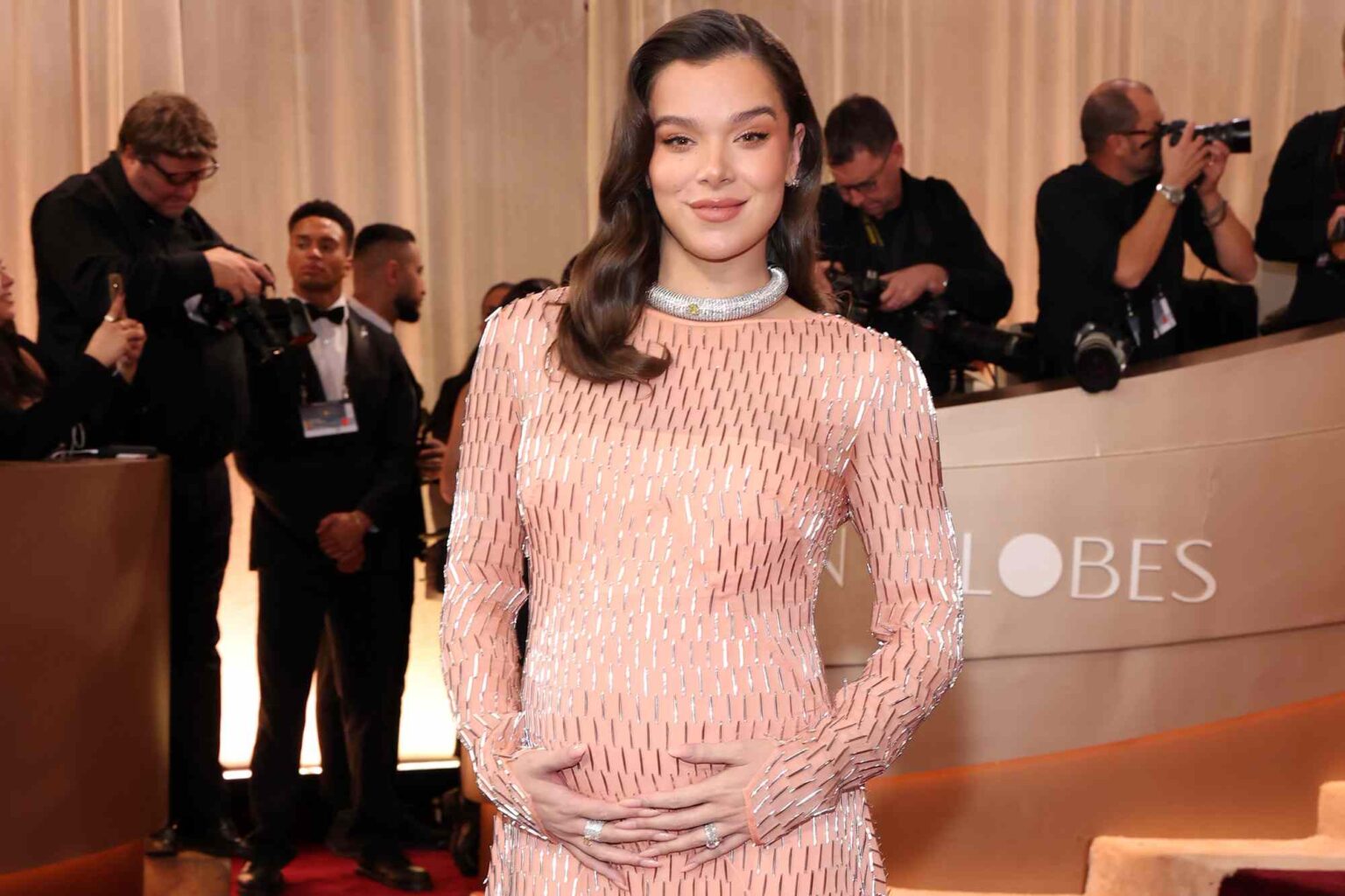 Hailee Steinfeld Shows Off Her Baby Bump At Red Carpet - BlackSportsOnline